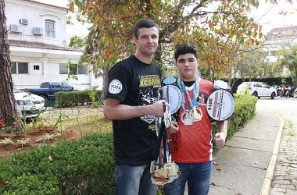Atleta friburguense de 14 anos ganha luta no Paraná e faz vaquinha para ...